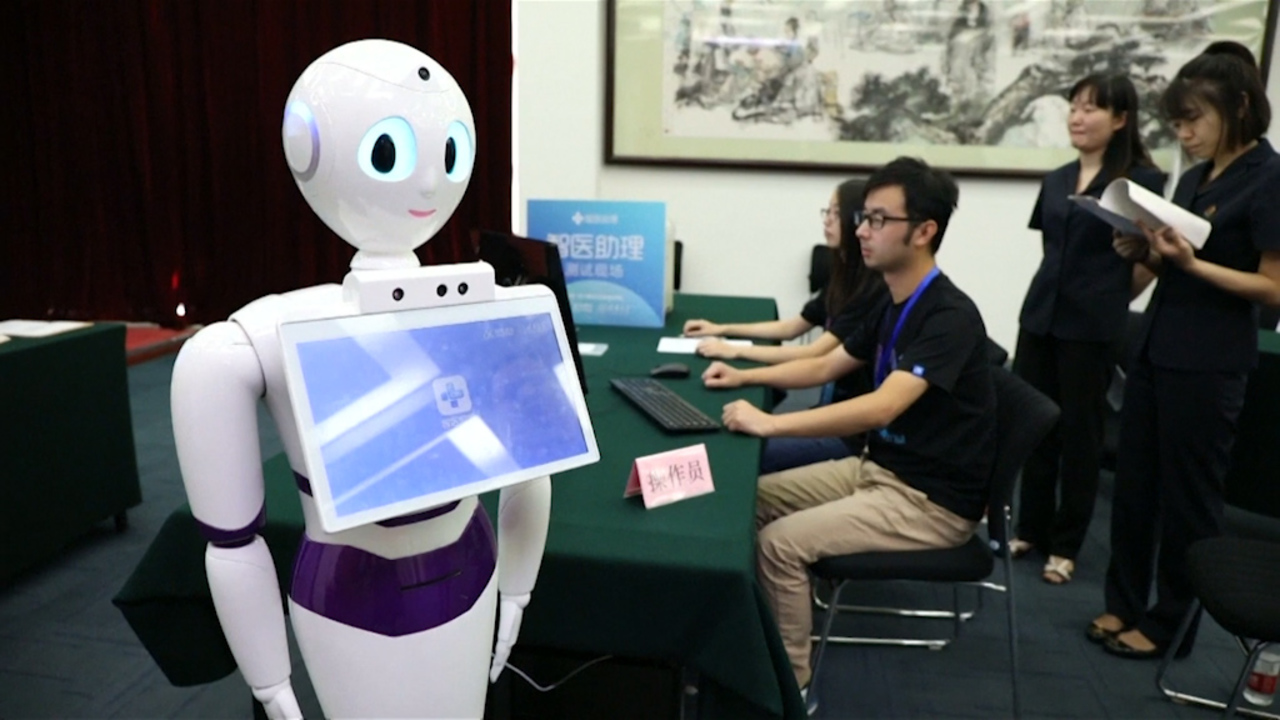 World’s first-ever qualified robodoc starts work in China - Softonic