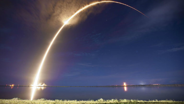 Watch Elon Musk’s new rocket light up the California sky - Softonic