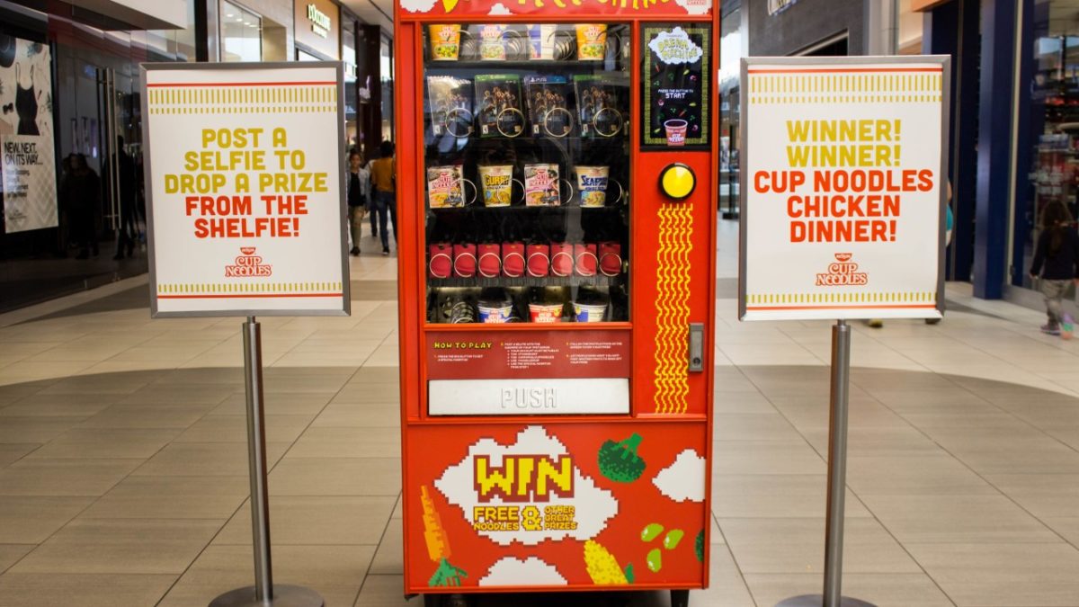 Instagram-powered vending machine gives free food for selfies - Softonic