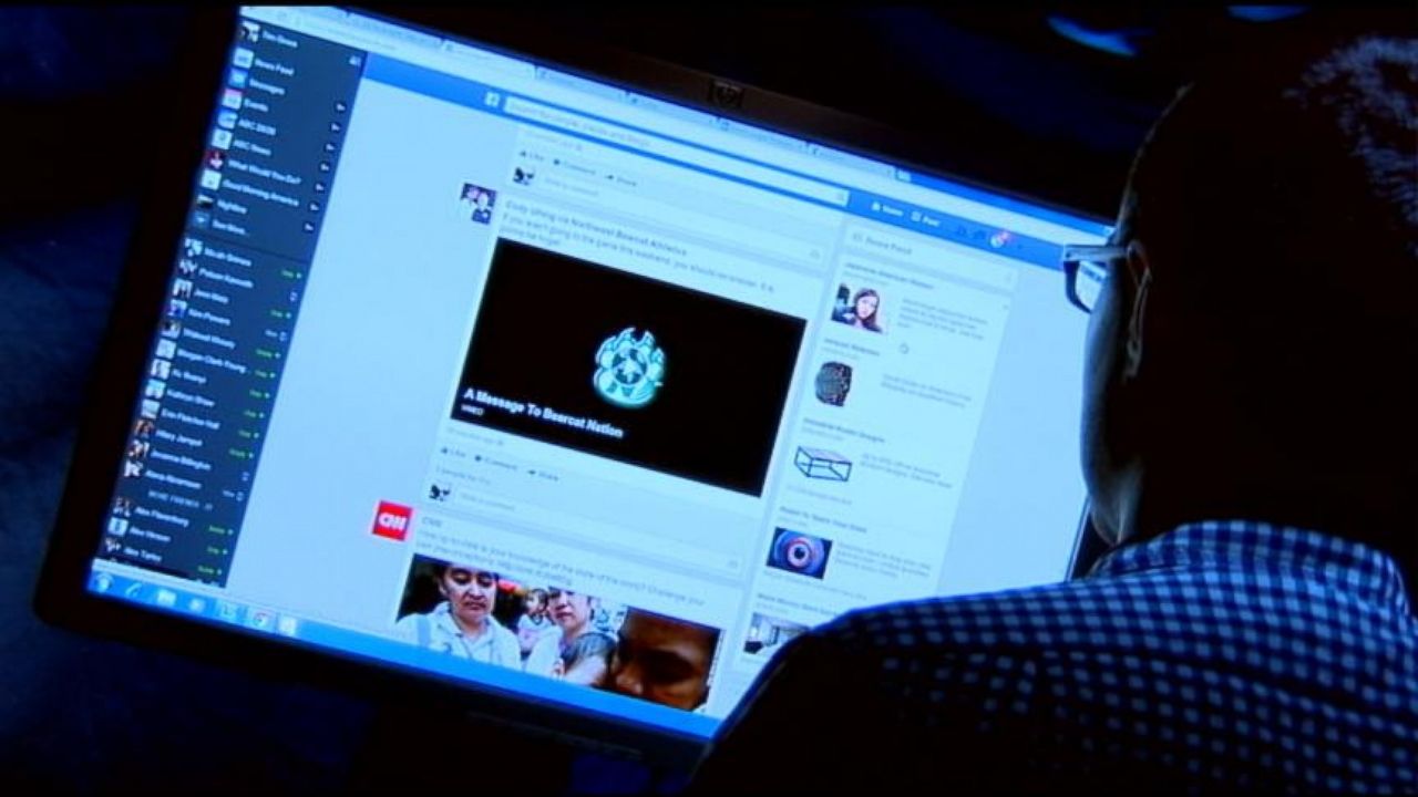 How to avoid eye strain after staring at screens all day - Softonic